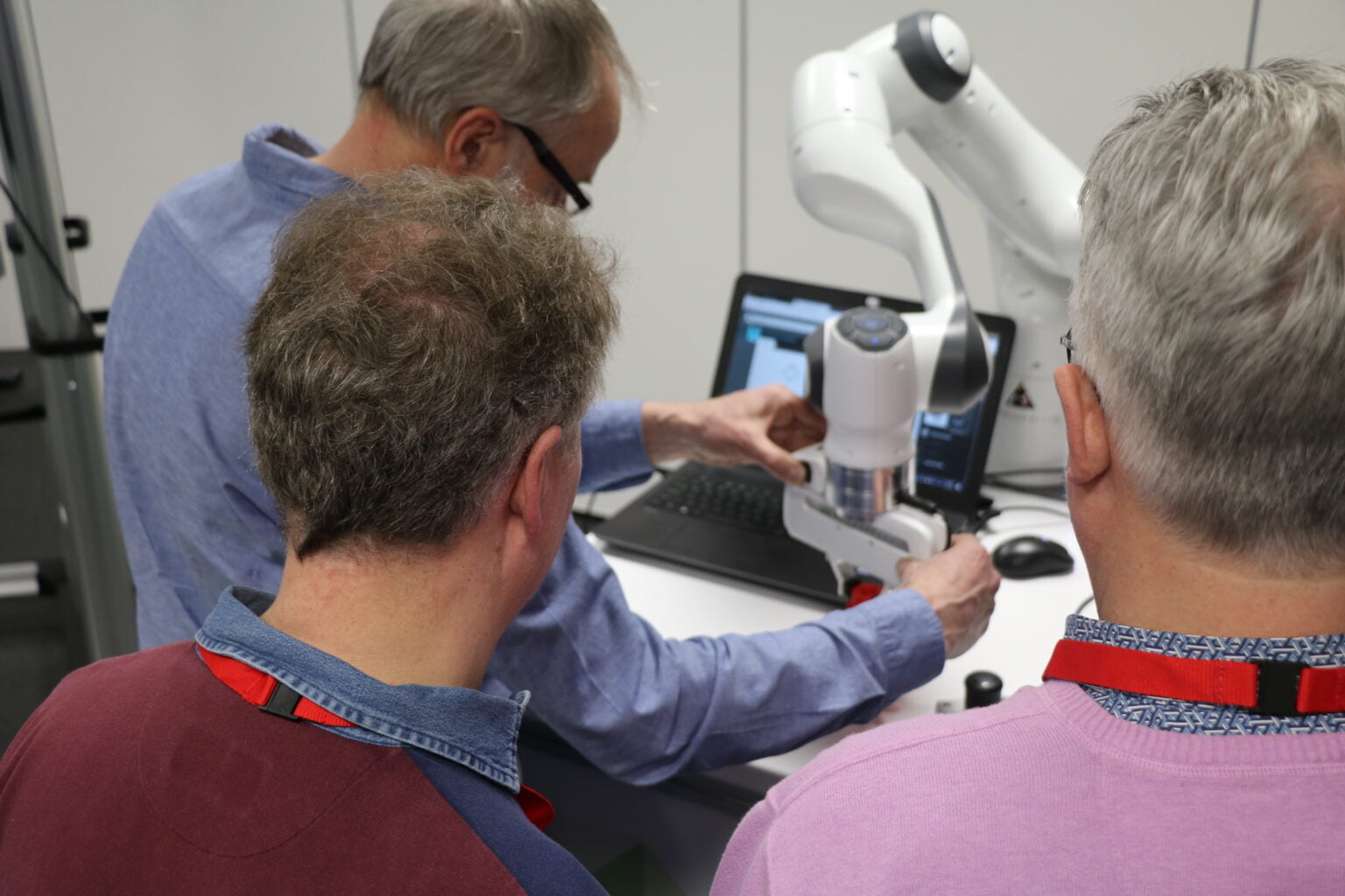 Cobot training | Collaborative robot training | WiredWorkers